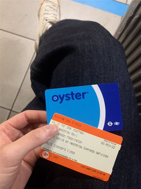 히드로공항 터미널 2에 도착해서 패딩턴역으로 가기 위해 히드로 케넥트를 이용했다