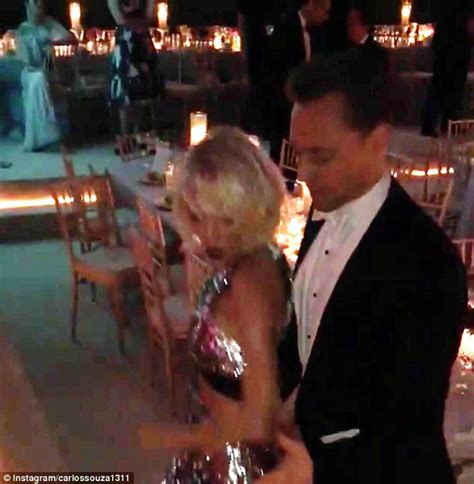 Taylor Swift S New Man Joe Alwyn Seen In Steamy Sex Scene Daily Mail Online