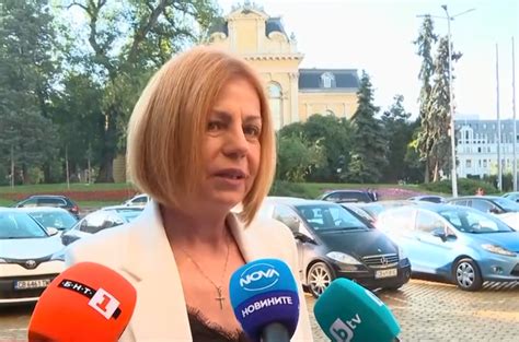 НА СТАРТА НА ПАРЛАМЕНТА Фандъкова любезно размаха пръст на ППДБ Да проявят политическа