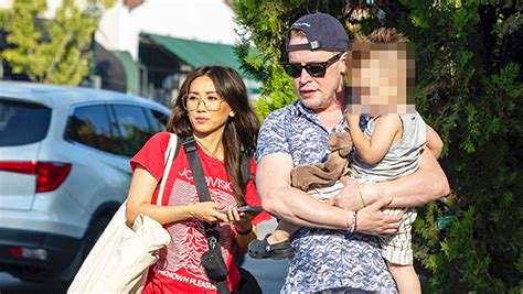 Macaulay Culkin And Brenda Song Bring Son Dakota To Farmers Market Hollywood Life