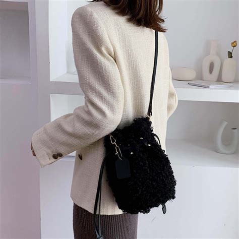 Badu Bg Ежедневна дамска плюшена чанта с кожена дръжка Badu Bg