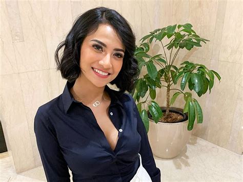 Belum Tamat Sma Vanessa Angel Jadi Guru Seksi Tagar