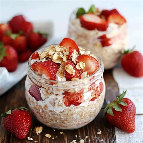 Strawberry Cheesecake Overnight Oats
