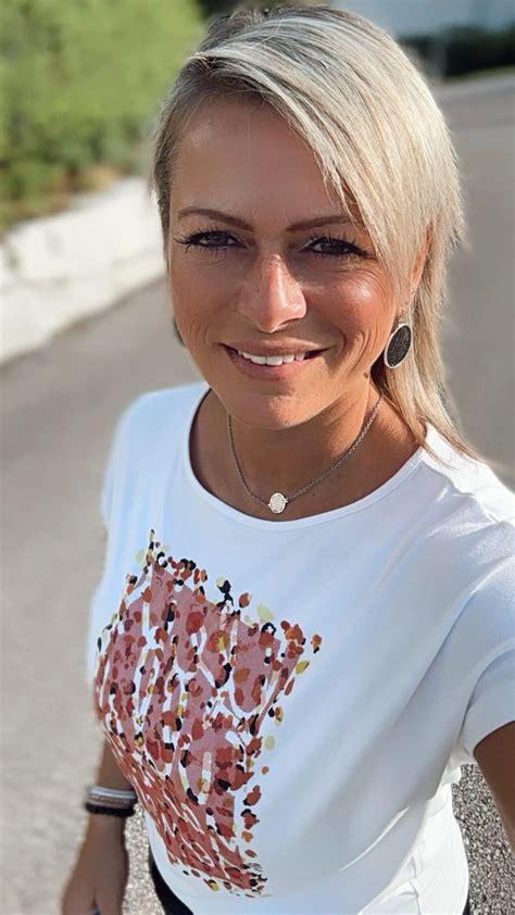 Maisey Monroes Instagram Twitter And Facebook On Idcrawl