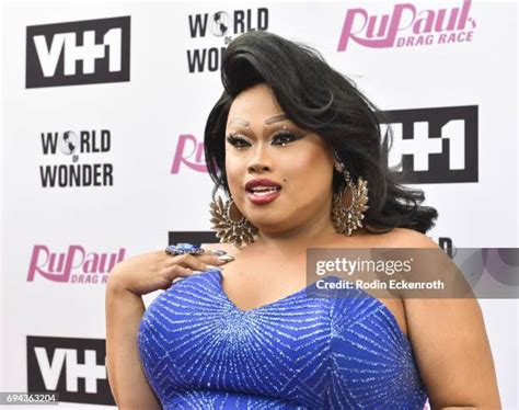 Jiggly Caliente Photos And Premium High Res Pictures Getty Images