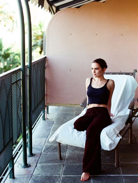 Zoey Deutchs Feet