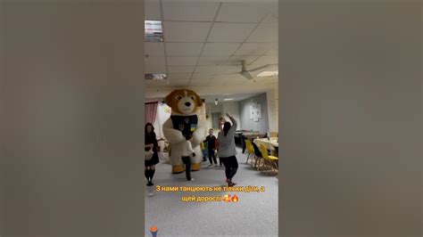 Дорослі та діти танцюють з Псом Патроном в Тернополі Youtube
