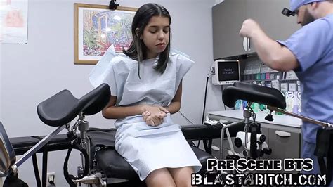 Aria Nicole Zostaje Zer Ni Ta I Zalana Xhamster