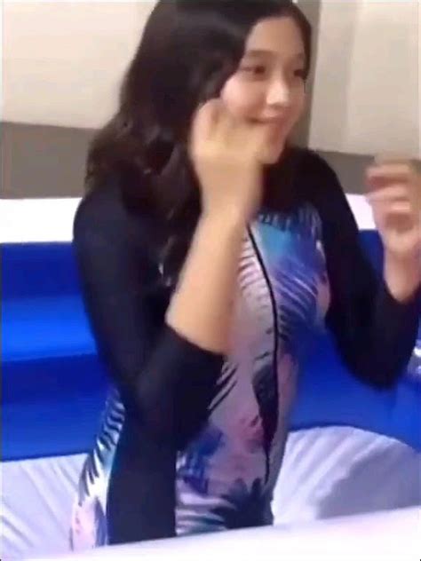 Video Semok Naisa Favorit Gw🤤 Karena Bodynya Masih Semokbaju Renang