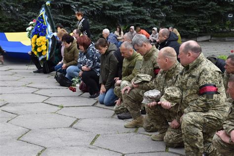 30 річного бойового медика з Полтавщини провели у вічність на війні він рятував чимало життів