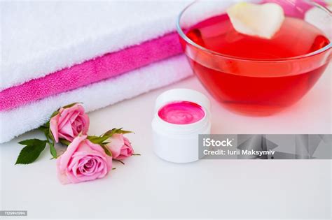 건강 제품과 화장품입니다 흰색 바탕에 스파 트리 트 먼 트 비누에 대 한 일 재료 0명에 대한 스톡 사진 및 기타 이미지 0명 꽃 식물 난과 식물 Istock