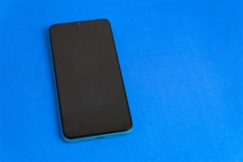 Новый сотовый телефон на красочном фоне | Бесплатно Фото