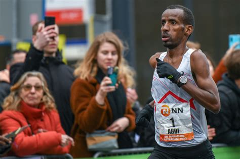 Bashir Abdi EAT SLEEP TRAIN REPEAT Hardloopnetwerk