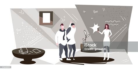 여자 를 사용하여 스마트 폰 카메라 촬영 두 장난 남자 데 재미 함께 머리 현대 사무실 인테리어 스케치 수평 전체 길이 뒤에 손가락을 보여주는 낙서 드로잉에 대한 스톡 벡터