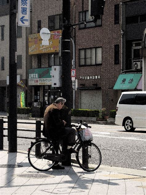 오늘부터자전거 그러니까 당신이 이제부터 함께할 자전거가 그와 함께 달린 거리 그 거리에서 만났던 사람들 그들과의 시간들을 통해 소중한 이야기들이 새겨지는 자전거이길