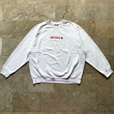 crewneck nike logo block fesyen pria pakaian atasan di carousell