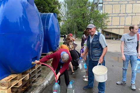 Де сьогодні роздають воду в Покрові: адреси і графік