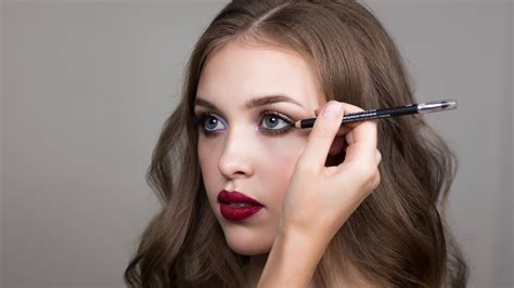 Pencil Eyeliner Tricks
