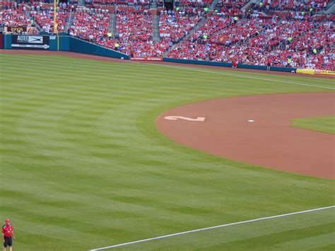 무료 이미지 잔디 구조 사람들 녹색 직업적인 야구장 옥외 경쟁 미국 사람 장난 팀 일 경마장 다이아몬드 베이스 리그 볼 게임 외야 야구