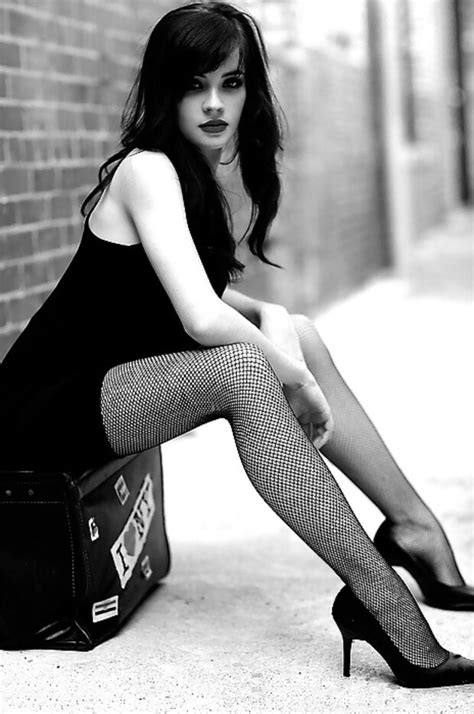 Brunette Babe In Heels S7evin
