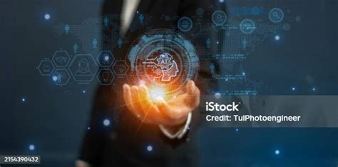 노트북에서 인공 지능을 사용하여 관리 개념을 문서화하는 사업가 인공 지능 기술 사업가 쇼 가상 그래픽 글로벌 인터넷 연결 Ai와 채팅 미래 기술 개념에 대한 스톡 사진 및