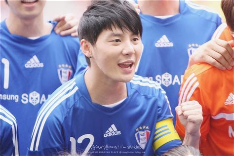 辣個翹臀足球⚽️選手要回歸啦！！ 自從俊秀迷上高爾夫⛳️，我以為再也看不到他踢足球了😂 《團結才能踢》第三季，俊秀以特別嘉賓出演⚽️ 預計今年九月播出 是一檔韓國jtbc自2019年起播出的