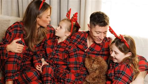 أناقة وهدايا وتنكّر بزيّ بابا نويل كيف احتفل الرياضيون بعيد