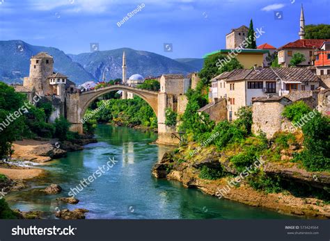 7446 Imágenes De Mostar Bridge Imágenes Fotos Y Vectores De Stock