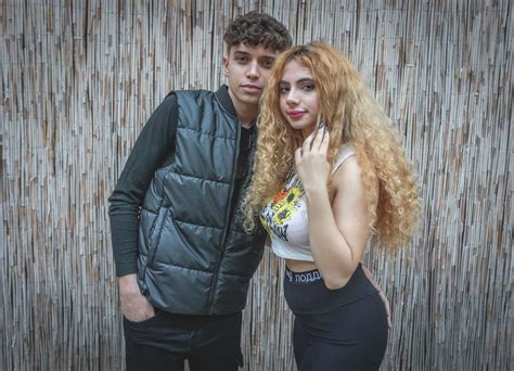 Biztosan Finom A Süti De Opitz Barbi Mellei Elvonják Róla A Figyelmet