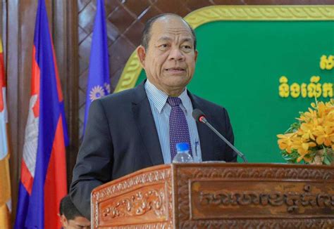 លោកបណ្ឌិតសភាចារ្យ អ៊ុក រ៉ាប៊ុន ណែនាំឲ្យមន្ត្រីសមត្ថកិច្ច