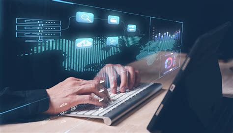 데이터 관리와 데이터 분석의 개념에서 키보드를 사용하는 사업가 그래프 차트 데이터를 보면서 키보드로 타이핑하는 남자 인터넷 네트워크 데이터 변환 기술 성취에 대한 스톡 사진