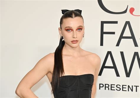 Emma Chamberlain Diagnosed With Pcos By A Stranger