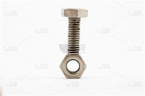 螺丝隔离在白色背景上