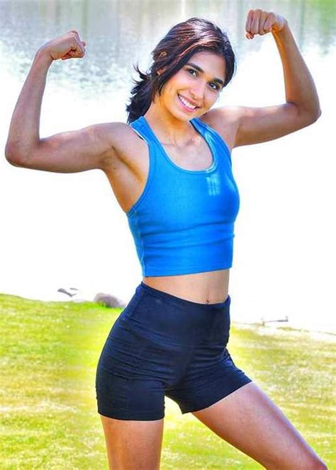 Reina Rae Bio Net Worth Age Height Weight Boyfriend