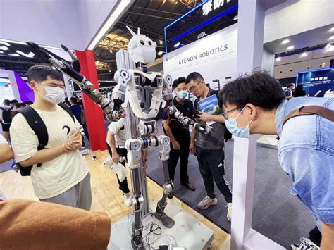 2023WAIC 钛小虎展现内心世界 钛虎机器人