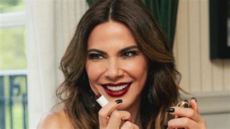 Luciana Gimenez Faz Topless Em Despedida Das Férias Alma Lavada