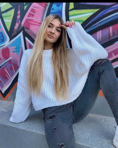 Diana Dasha Dianadasha Photos And Outfits On 21 Buttons