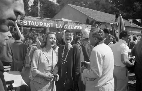Jules Dassin In Profile With His Companion Melina Mercouri Bur 1957