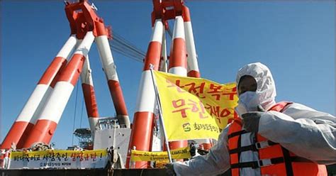 태안원유유출사고 해상크레인 현장검증 선박 공작물