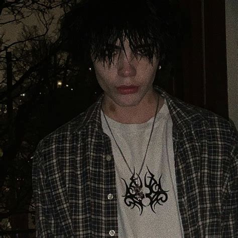 Pin By Romerolucas On Haircuts Grunge Guys Eboy Aesthetic Alt Guy