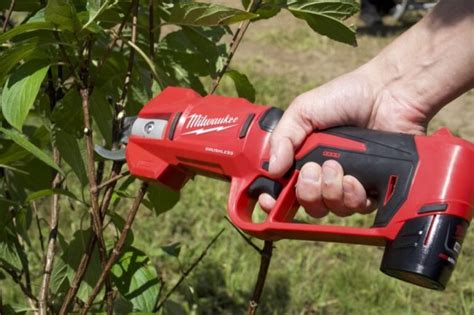 Milwaukee M12 Brushless Pruning Shears OPE Reviews
