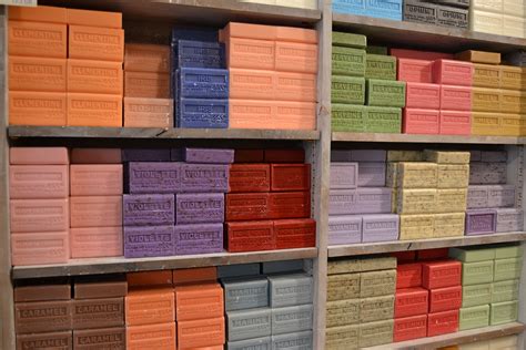 무료 이미지 색깔 빨래 정면 선반 가구 화려한 벽돌 인테리어 디자인 비누 향기 프랑스 남부 목록 Mitbringsel 엑상 프로방스 창 덮개