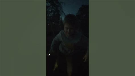 когда мой друг начал светить фонариком победой было только видно из глаз Youtube