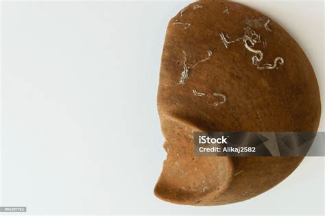 흰색 배경 텍스트에 대 한 공간에 골동품 세라믹 그릇의 조각 0명에 대한 스톡 사진 및 기타 이미지 0명 갈색 건설 현장 Istock