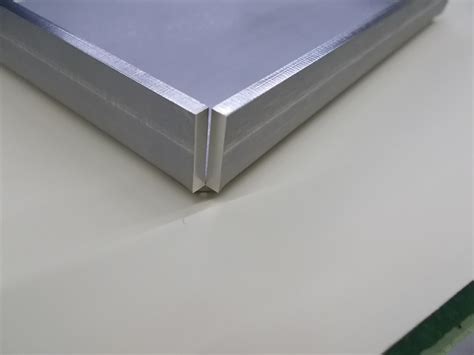突合せ部を片引きにして隙間のない箱曲げ加工を実現 ステンレス 製缶板金加工 Com