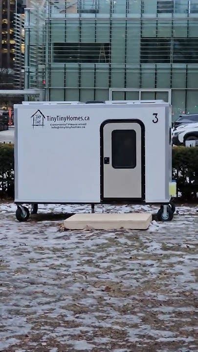 Домики для бездомных в Торонто Где живут бездомные в Канаде Youtube