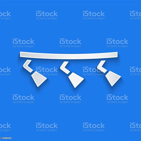 종이는 파란색 배경에 격리 된 스포트라이트 아이콘으로 Led 트랙 조명과 램프를 잘라 종이 아트 스타일 벡터 일러스트레이션 3