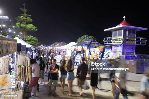 서 퍼스 파라다이스 소재 쇼핑을 하는 사람 골드 코스트 퀸즐랜드 오스트레일리아 거리에 대한 스톡 사진 및 기타 이미지 거리