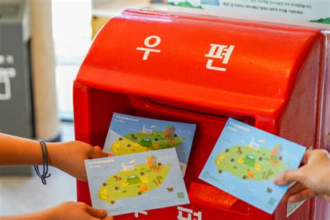 스타벅스 우유팩 재활용 엽서 제작제주도매장에 우체통 설치