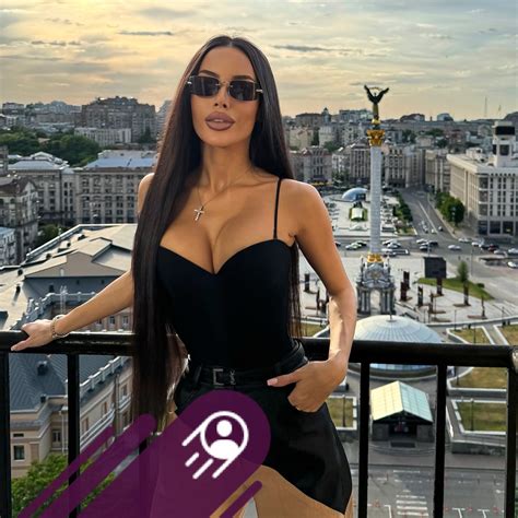 Почему девушкам так важны цветы дома 😍Потому что цветы в доме играют важную роль не только в